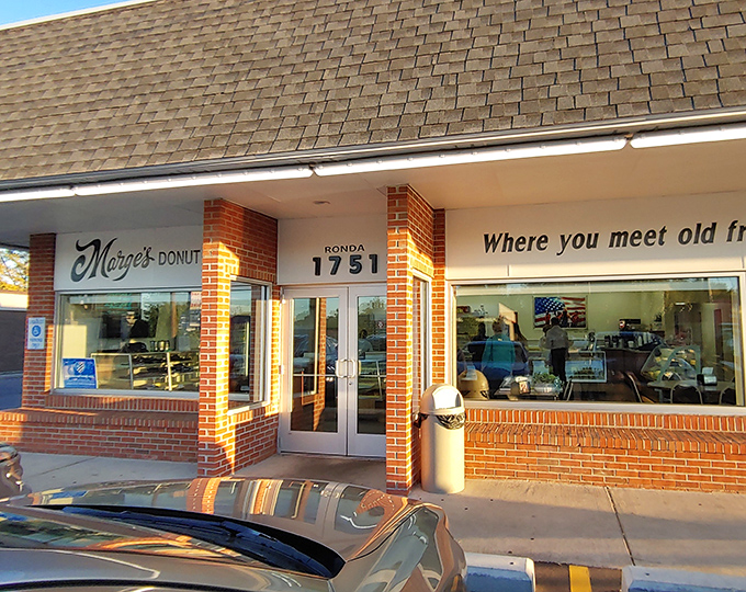 The unassuming brick fa&ccedil;ade of Marge's Donut Den promises sweet treasures within. Like all great food destinations, it lets its reputation do the talking.