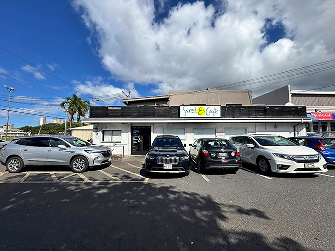 The modest storefront hides a breakfast paradise where locals and tourists alike gather for morning feasts that rival Hawaii's famous sunrises.