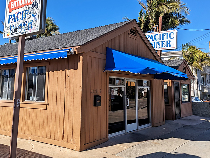 A glimpse of San Pedro's breakfast headquarters from the corner &ndash; where palm trees and pancakes create the perfect California morning.