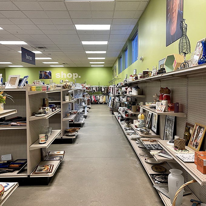 The "shop" section beckons with an array of home goods and d&eacute;cor. One person's decluttering is another's decorating goldmine.