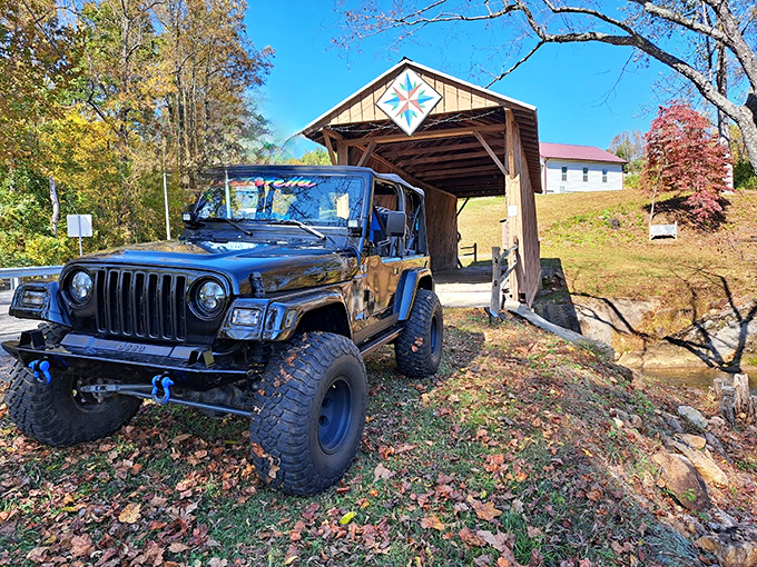 This Jeep owner clearly understands the perfect Virginia photo op—rugged American engineering meets classic American architecture in one frame.
