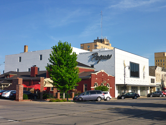 Bogey's restaurant stands as proof that good food doesn't require pretentious presentation or prices that make your credit card whimper in fear.