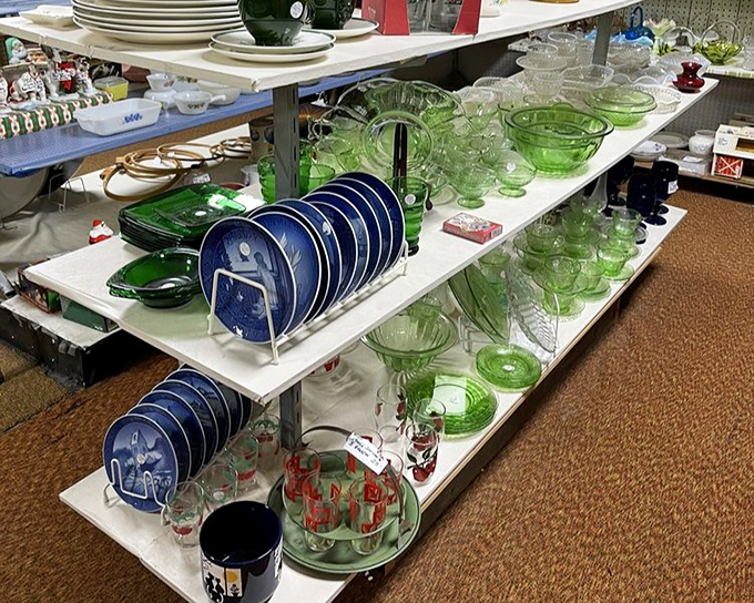 Depression glass and cobalt blue plates create an edible rainbow of vintage tableware that would make Martha Stewart swoon.