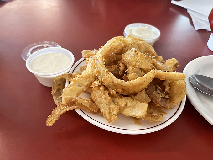 Onion rings with the perfect crunch-to-tenderness ratio. These golden halos deserve their own fan club and commemorative t-shirt.
