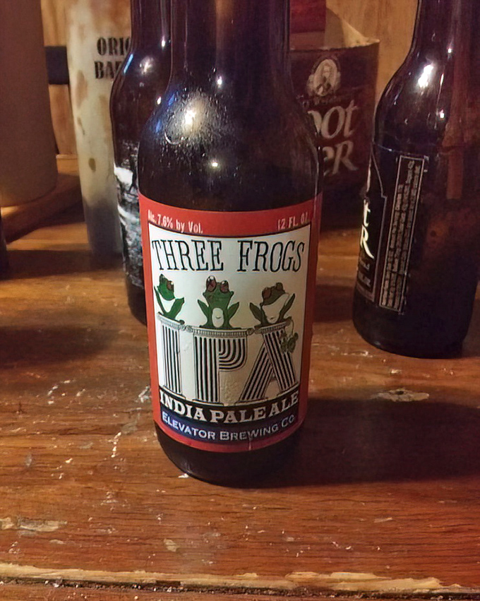 Even the beer selection shows thoughtful curation, with Three Frogs IPA standing ready to cut through rich barbecue flavors.