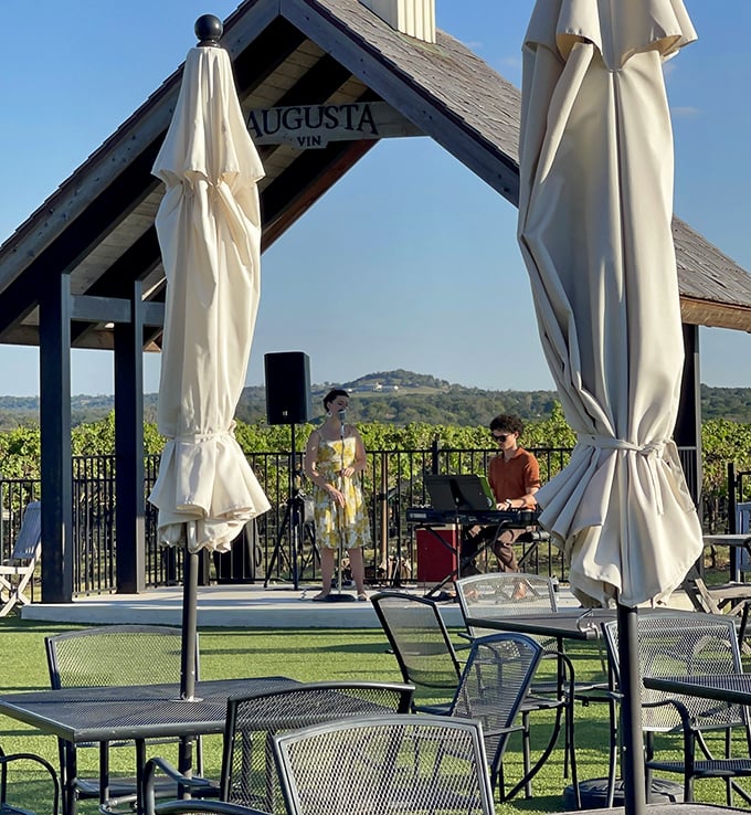 Live music under the Texas sky with vineyard views – because wine tastes even better when accompanied by a soundtrack.