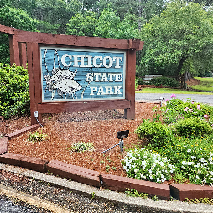 The entrance sign welcomes you with a fish that's clearly more enthusiastic about your visit than most restaurant hosts.