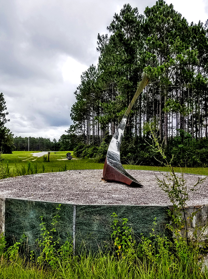 This sleek metal sculpture proves that art finds a way, even in the most unexpected places. Minimalism meets maximum impact.