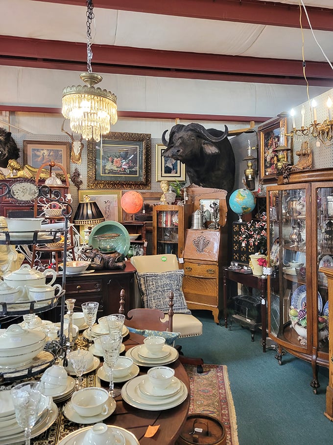 Dinner party, 1920s style. That crystal chandelier has illuminated countless conversations, and that table has heard all the gossip worth knowing.