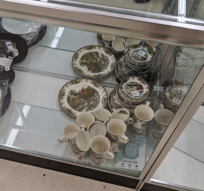 A complete vintage china set that would make your grandmother swoon, all for less than the cost of dinner out.