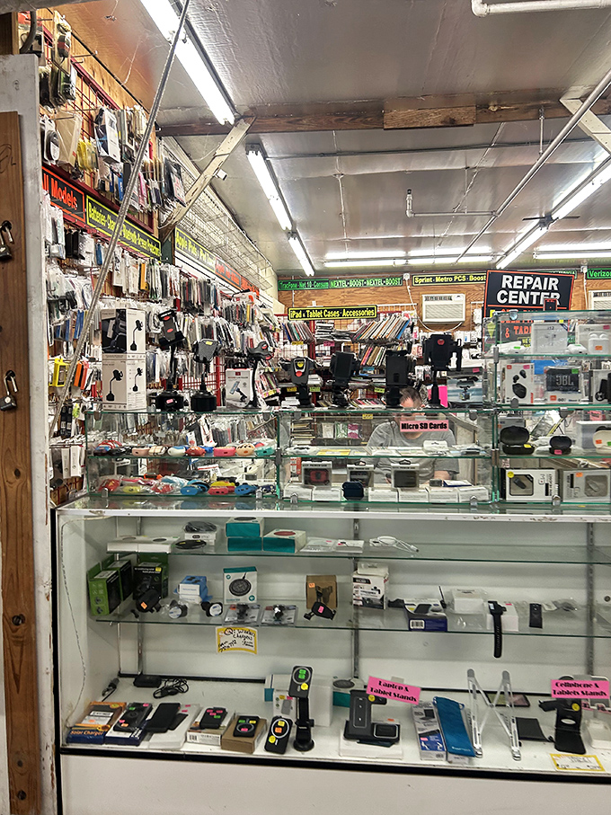 Tech paradise for gadget lovers. From vintage calculators to modern accessories, it's like a museum where everything's for sale.