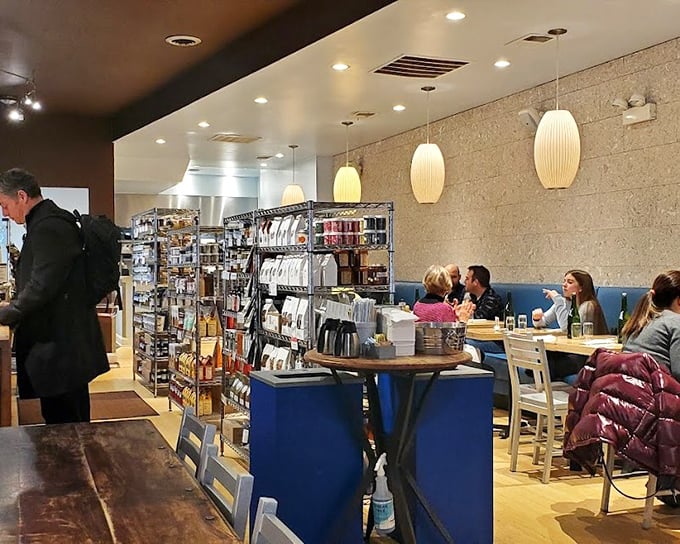 Where grocery shopping and brunch collide. Fall in love with breakfast, then take some of the magic home with you.