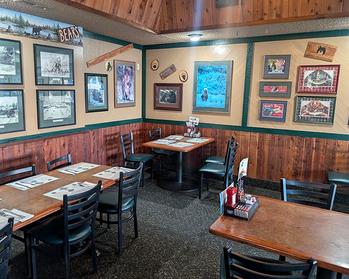Every corner tells a bear tale, with rustic wooden accents and cozy booths designed for serious eating sessions rather than quick pit stops.