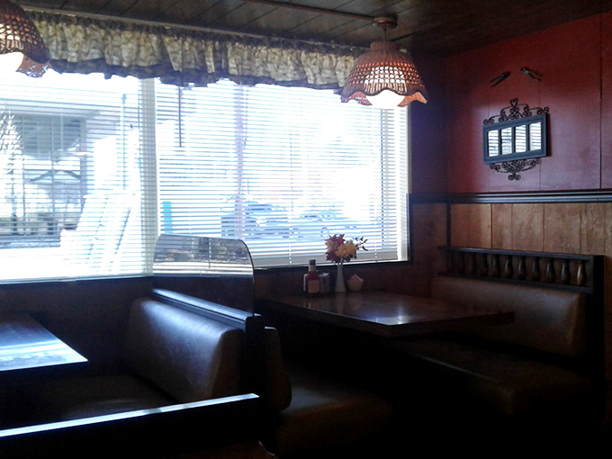 The morning light filtering through those windows turns an ordinary booth into the best seat in the house. Breakfast theater at its finest.