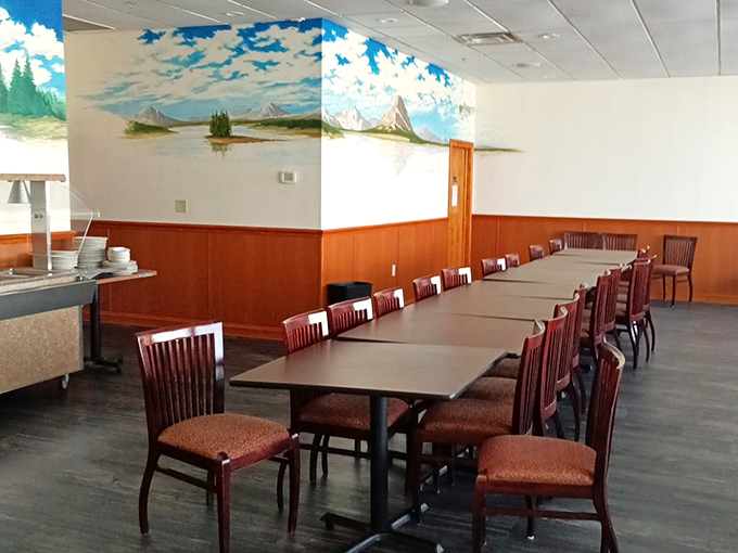 Another angle reveals the restaurant's perfect gathering space for everything from morning coffee meetups to "where have you been all my life" dinner dates.