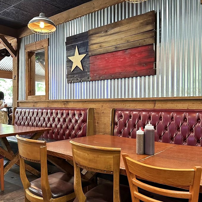 A booth fit for barbecue royalty, where the Texas star reminds you that great barbecue transcends state lines. Connecticut got the memo.
