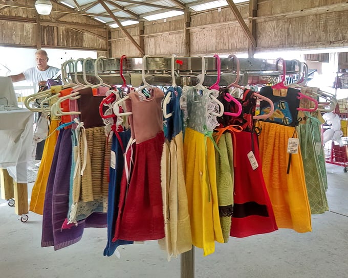 Handmade kitchen towels in every pattern imaginable – because even dish-drying deserves a touch of personality.