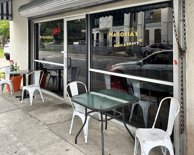 Outdoor seating offers fresh air with your fresh food &ndash; the perfect combination for people-watching enthusiasts.