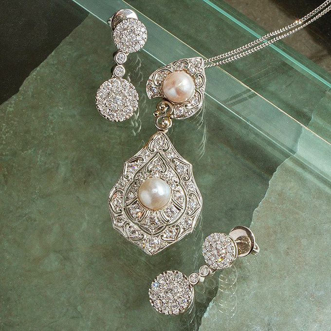 These aren't just pearls and diamonds—they're conversation pieces that whisper "old Hollywood" with every sparkle.