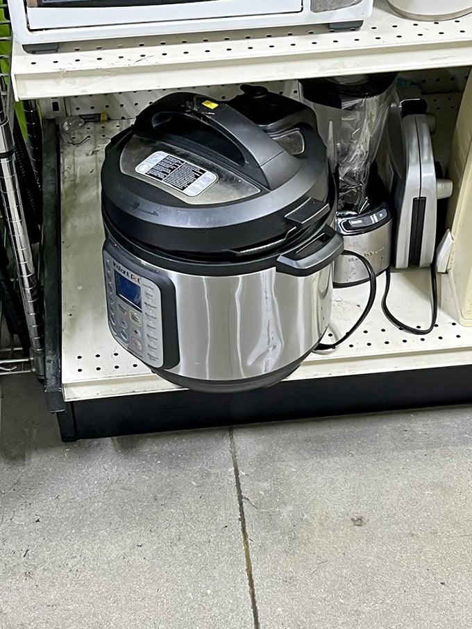 Kitchen gadget jackpot! This barely-used Instant Pot is the culinary equivalent of finding money in last year's winter coat pocket.