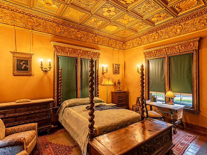 Gold for days! This guest room screams "I'm important" while the ceiling quietly adds, "and don't you forget it." Suddenly your guest bedroom feels inadequate.