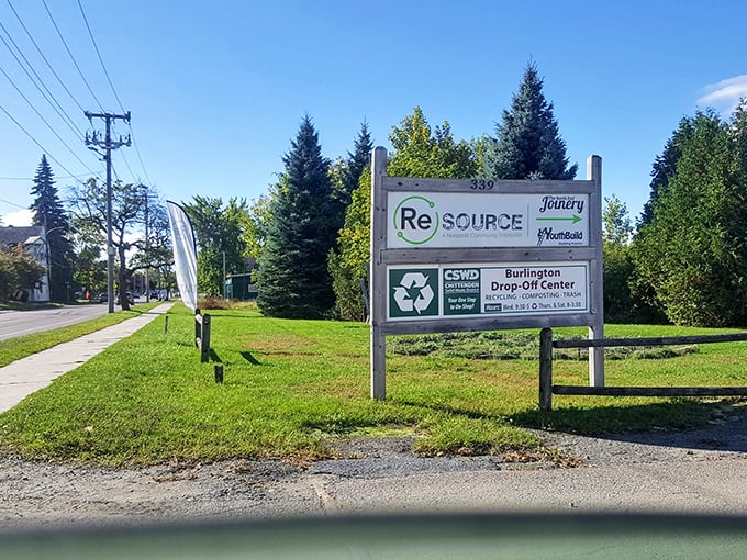 The roadside sign welcomes both donors and treasure-hunters, a beacon for sustainability in the Green Mountain State.