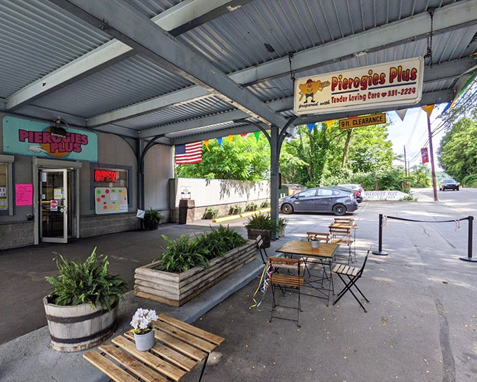 Al fresco dining, Pittsburgh-style. Those barrel planters and simple tables say, "Stay awhile, there's no rush here."