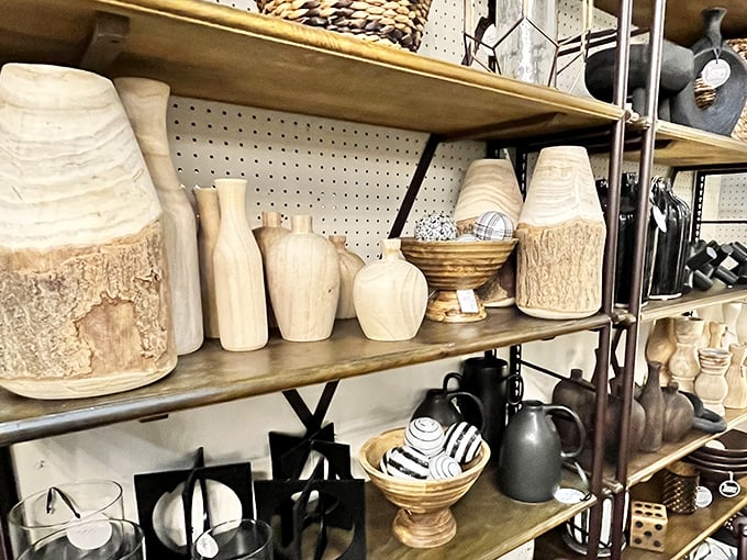 Neutral pottery perfection for those who think beige is a bold color choice &ndash; minimalists, rejoice!