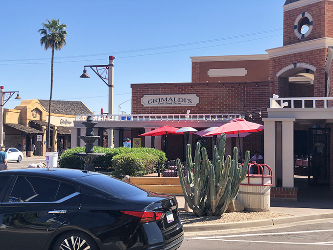 Grimaldi's brick facade and charming patio set the stage for pizza perfection. Coal-fired dreams in Scottsdale's sunshine.