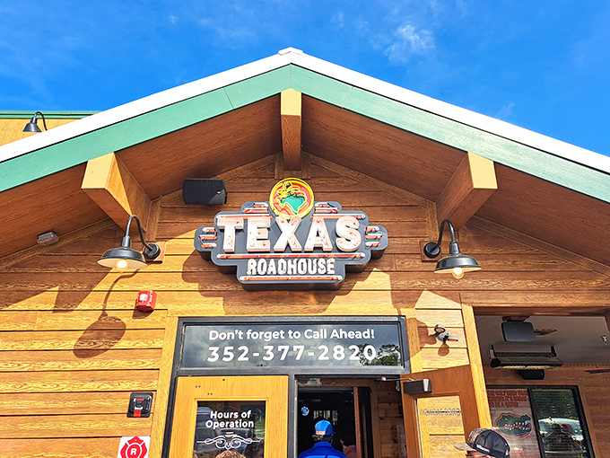This Texas Roadhouse's wooden facade houses more meat magic than a cowboy convention &ndash; and twice the hospitality.