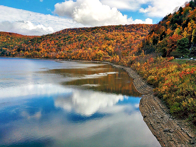 Warren's beautiful fall foliage reflects in serene waters, showcasing nature's free light show for budget-conscious retirees.