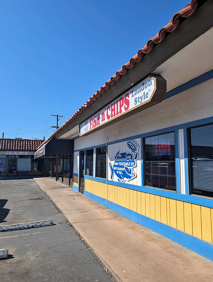 West Coast Fish N' Chips brings a splash of ocean blue to Fresno, proving great seafood doesn't need a sea view!