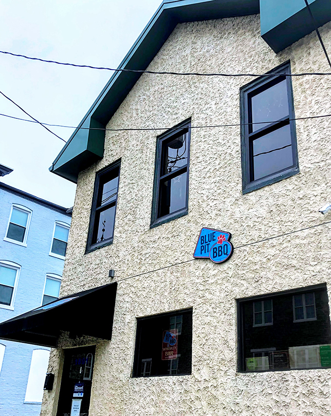 This corner building might not scream "barbecue," but the aromas wafting from inside tell a different, more delicious story.