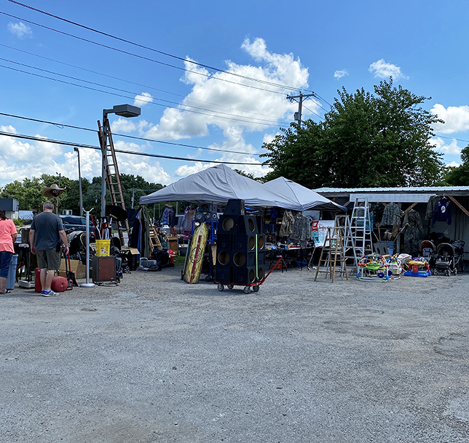 Canopies and mouthwatering treats make Fairmont a feast for all senses. Who knew bargain hunting could taste so good?