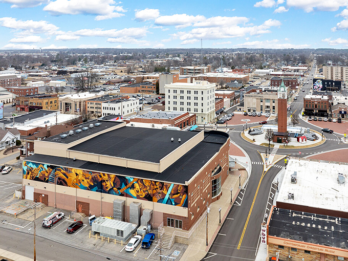 Downtown Marion spreads out like a perfectly arranged chessboard, where every building has its place and every street tells a story.