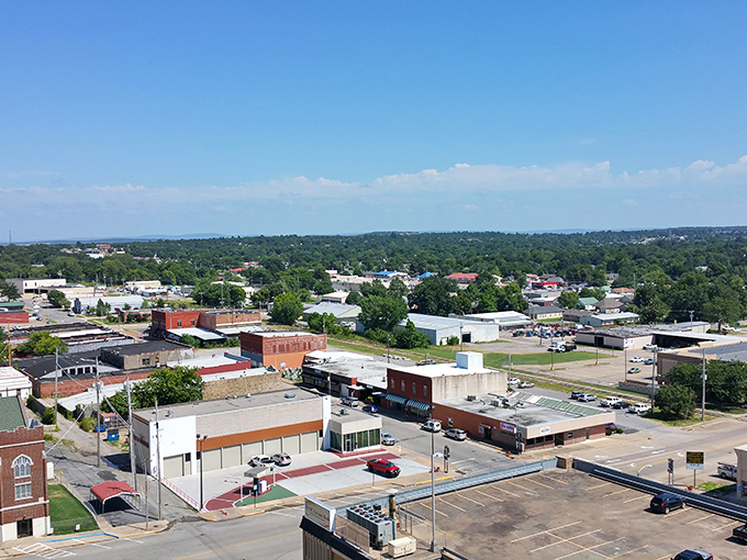 The wide streets of McAlester offer easy parking and access to local businesses – a simple pleasure retirees quickly learn to appreciate.