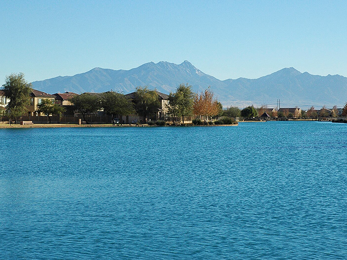 That blue water in Sahuarita isn't a desert mirage&mdash;it's real! Lake living in the desert feels like cheating the system somehow.