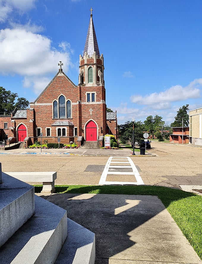 The streets of Texarkana offer small-town charm with prices so reasonable, your Social Security check might actually gain weight here.