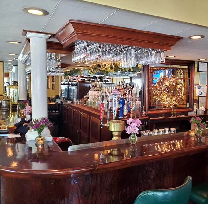 The bar at Colao's isn't just where drinks are served&mdash;it's where strangers become friends and friends become family over Chianti.