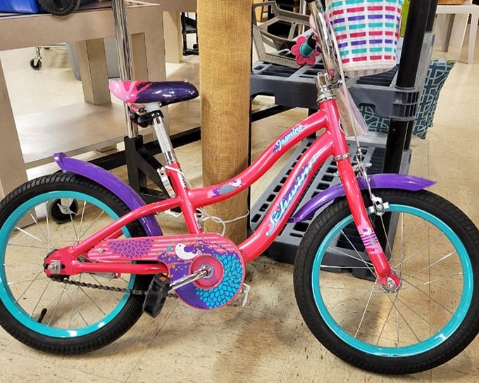 Some kid is about to have the best day ever when their parents score this practically new bike for the price of two large pizzas.