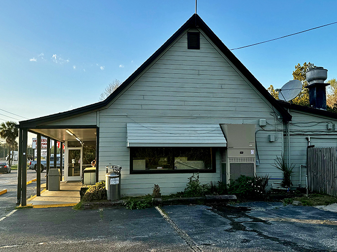 This unassuming white building likely houses one of those "if you know, you know" eateries where locals have been getting their fix for generations.