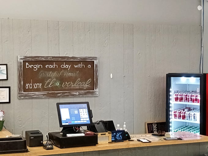 That simple sign about grateful hearts sets the tone for a place where warmth and good food meet at the counter.