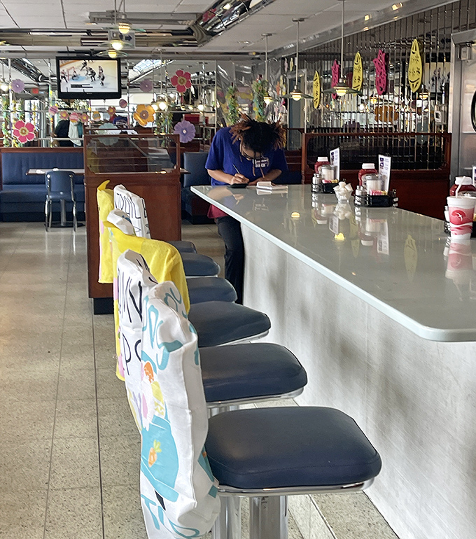 The counter—where solo diners find community and regulars have unofficial assigned seats. Coffee refills appear here before you even think to ask.