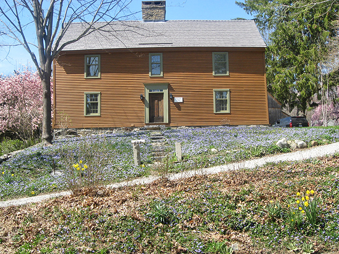 This historic home, dressed in autumn's finest accessories, stands as a reminder that New England does "charming" better than anyone else.