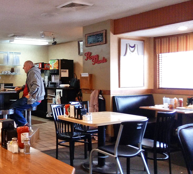 In an age of automated everything, Sill's interior reminds us that sometimes the best dining experiences come with a side of nostalgic simplicity.