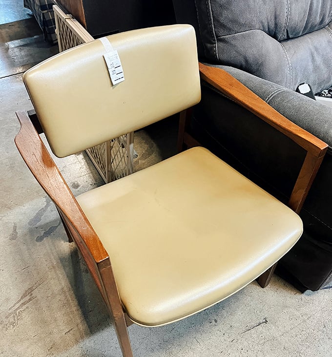 Mid-century modern meets Branson practicality. This chair has seen conversations from another era and is ready for yours.
