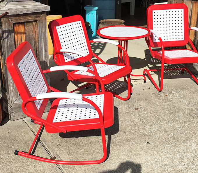 Red retro patio furniture that's begging you to grab some lemonade and pretend it's 1962 all over again.