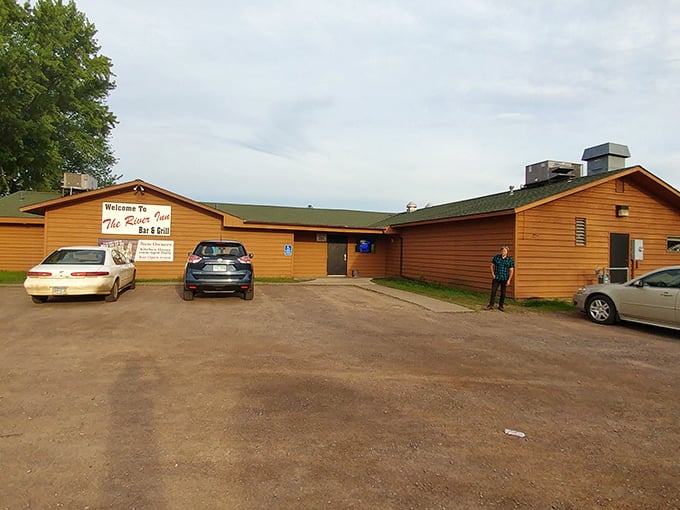 The River Inn promises exactly what you hope for in a small-town bar and grill&mdash;unpretentious comfort food served with stories and laughter on the side.