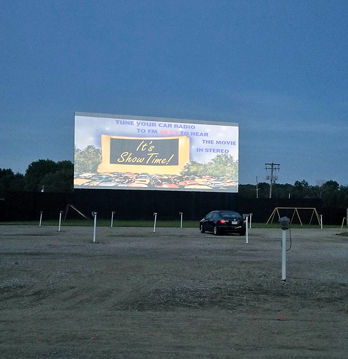 "It's Show Time!" The screen announces, as car radios tune to the right frequency and the outside world fades away.