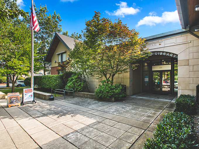 Snohomish Library welcomes bibliophiles with clean lines and natural light &ndash; a temple of knowledge disguised as everyday architecture.